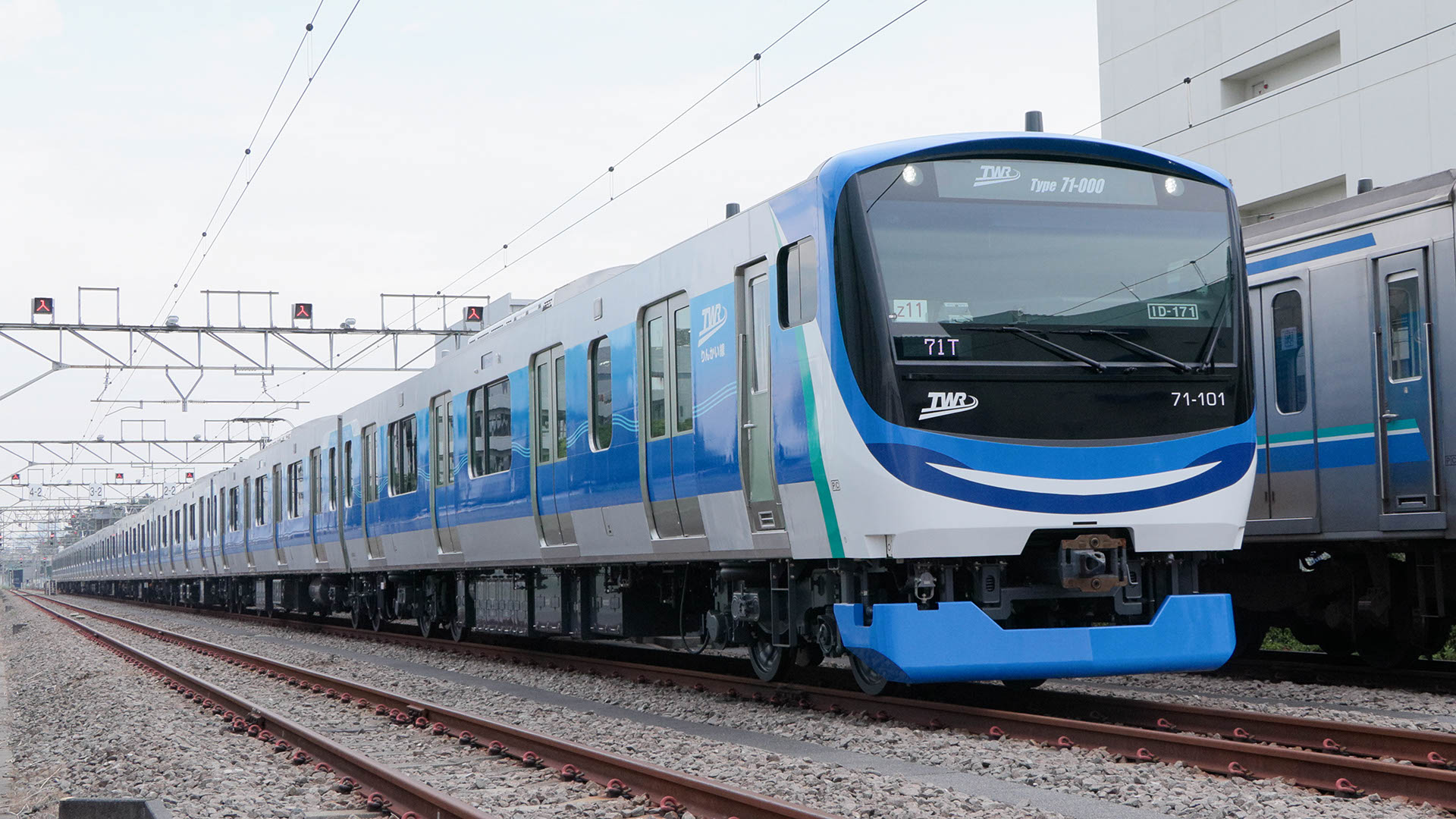 【新型】りんかい線71-000形ついにお披露目！ - VICOM