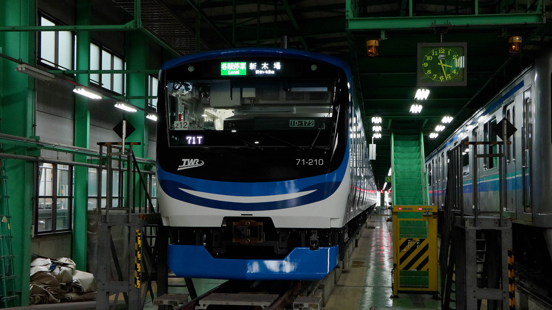 【新型】りんかい線71-000形ついにお披露目！ - VICOM