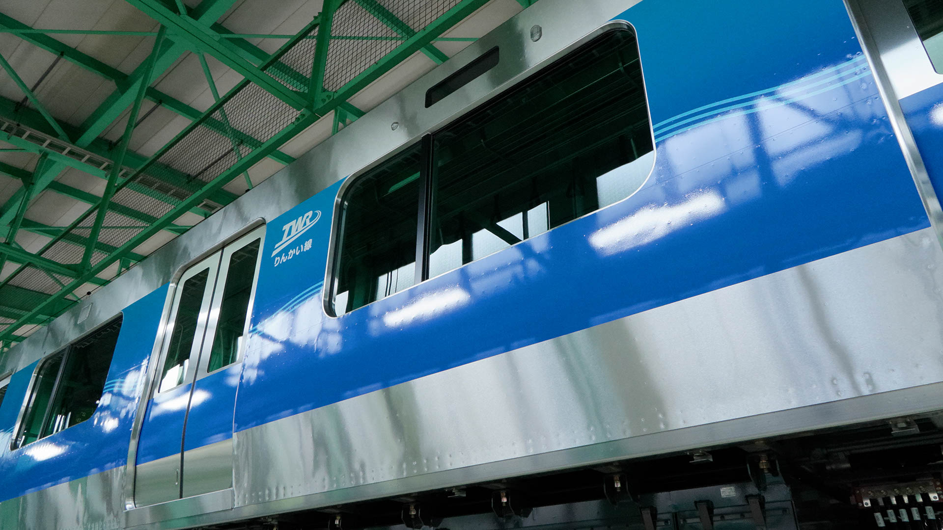 【新型】りんかい線71-000形ついにお披露目！ - VICOM